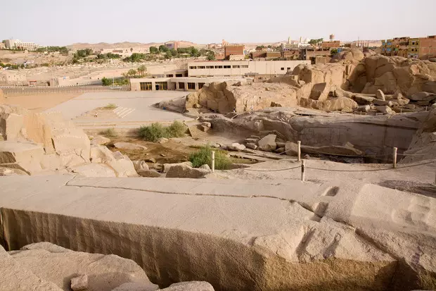 Nimewo foto 2 - Istwa nan yon sèl foto: malheureux obelisk Azyatik