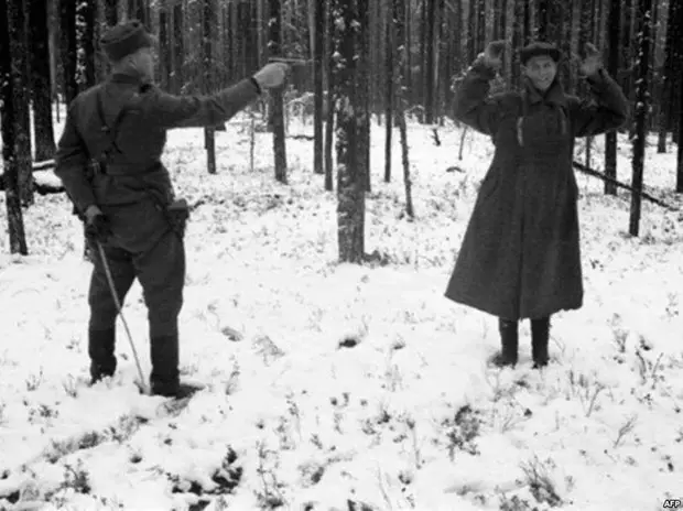 Picture №6 - Russian scout laughs before executing. And 8 more striking photos of World War II