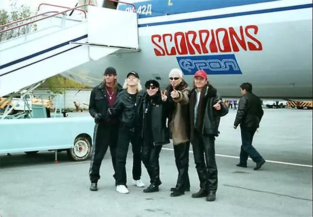 Ảnh №25 - 25 máy bay và xe buýt của các ngôi sao nhạc rock