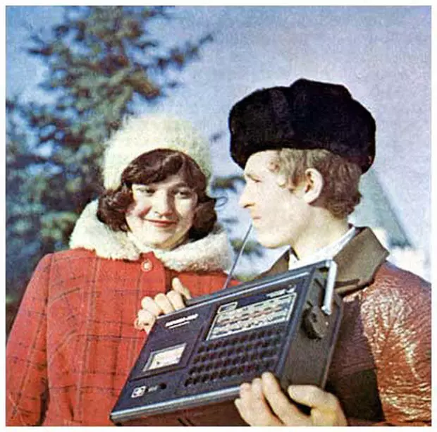 Foto Nomor 51 - Gadget Iklan Soviet