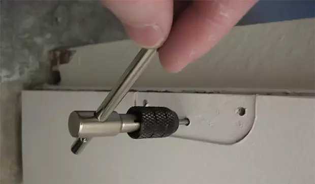 Photo number 2 - five ways to unscrew the screw with torn slots
