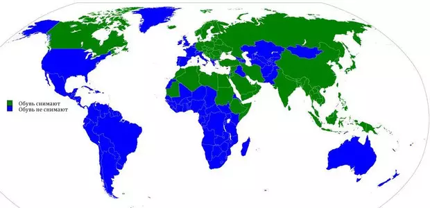 Foto №2 - Una mappa che mostra in cui i paesi del mondo sono consueti per sparare scarpe a casa, e in cosa - no