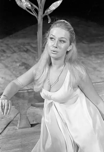 Sarin'i Young Helen Mirren 105277_10