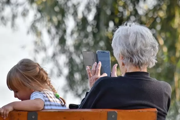 Photo №1 - 7 conseils, comment servir votre smartphone de vos parents