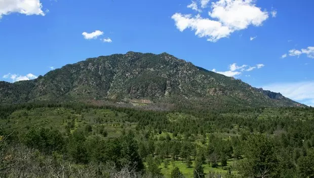 Gambar №1 - Bunker dari Hari Penghakiman: Kompleks Pertahanan Aerospace Amerika Serikat, tersembunyi di Gunung