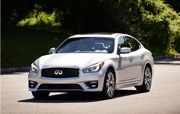 Infiniti Q70.