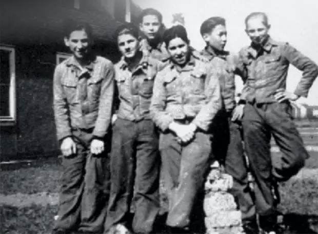 With friends on Hitlergendu (center)