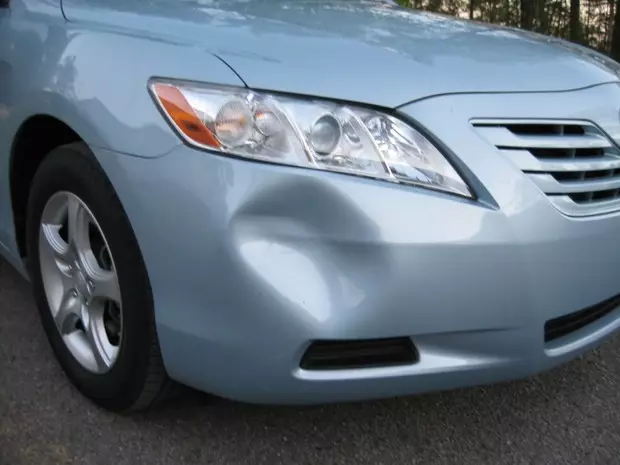 Picture №1 - Lifehak: How to remove a dent on the bumper with a kettle