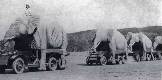 Masking ta 'vetturi korazzati "Lanchester", l-Indja, 1942
