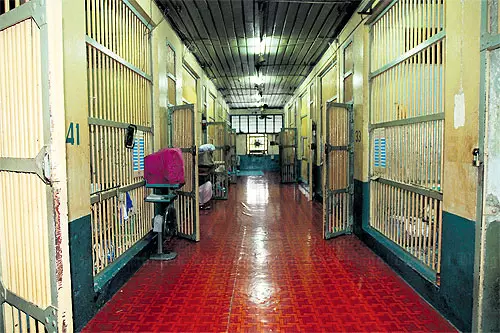ફોટો №1 - બેંગક્વાંગ - વિશ્વમાં સૌથી ખરાબ પરિસ્થિતિઓ સાથે જેલ