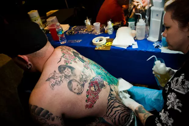 Fotografovanie №4 - 4 typy tetovanie, ktorí zvažujú hanebné tetovanie