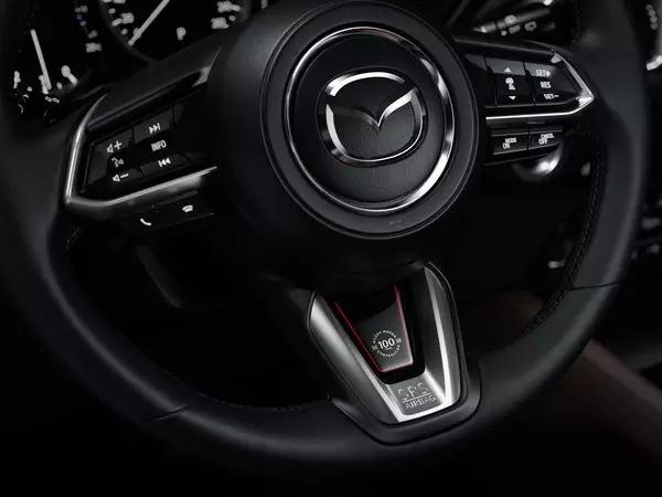 Karya Paparan Pusat: Mazda memperkenalkan crossover ke ulang tahunnya sendiri 115307_4