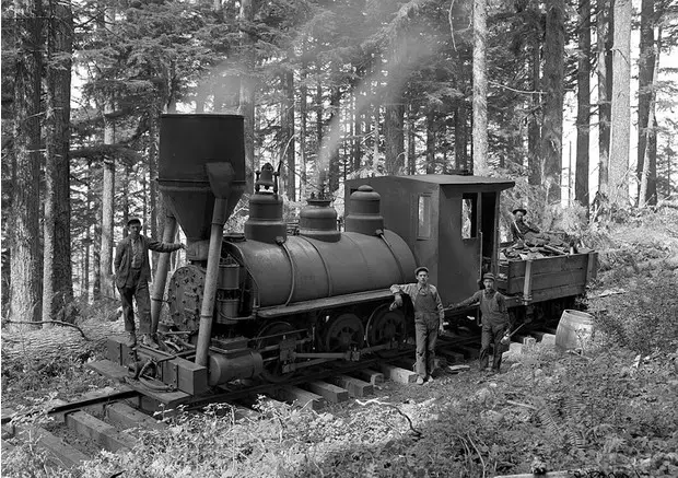 Foto №2 - História de uma foto: Cruzando uma locomotiva através do canyon, 1915