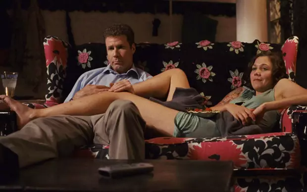 Снимка №3 - най-популярните пози за сядане на дивана с момиче и това, което те означават