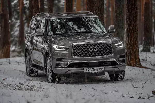 Infiniti Qx80: समय मेशीन बिना समय मेशीन 119173_15