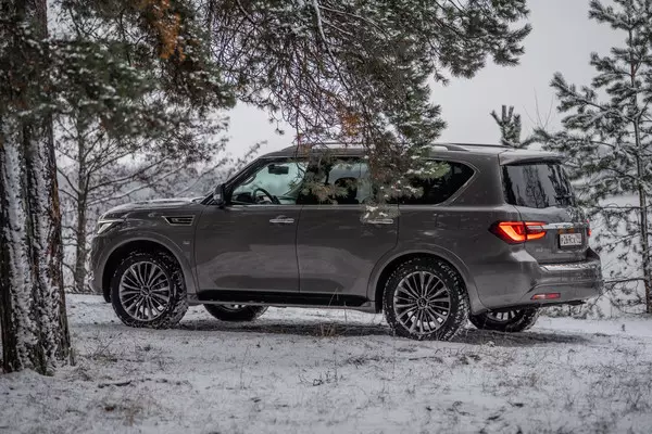 Infiniti QX80: időgép időtartam nélkül 119173_21