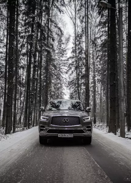 Infiniti QX80: időgép időtartam nélkül 119173_25