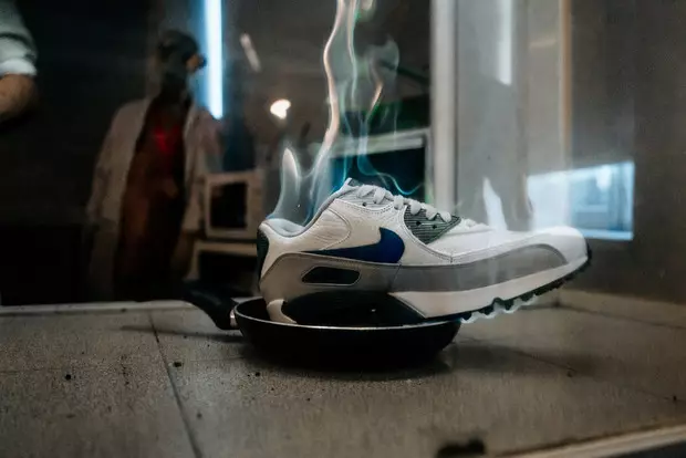 Nike Air Max 90 vs. Lëngje eter bornoetil