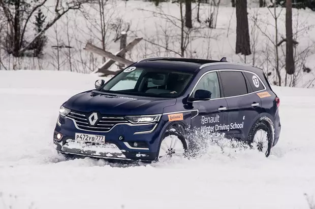 Foto №11 - Renault Koleos til Rusland tændte op til Premiere