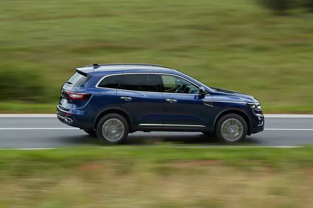 Foto №2 - Renault Koleos til Rusland tændte op til Premiere