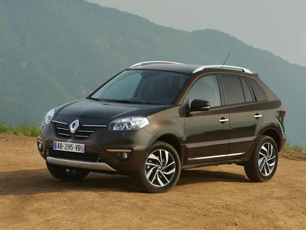 Ifoto Umubare 3 - Renault Koleos kubarusiya yamuritse kuri premiere