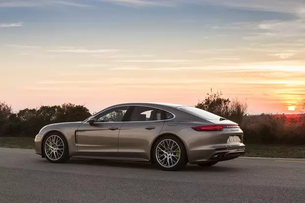 ภาพถ่ายหมายเลข 7 - ไฮบริดที่เจ๋งที่สุดในโลก: Porsche Panamera Turbo S E-Hybrid