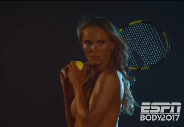 Nuotrauka №1 - Tenisas Player Carolina Wozniacki fotografavo reklamai visiškai nuogas!