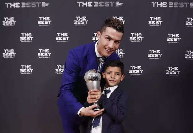 Foto №1 - Copii Cristiano Ronaldo - Cine sunt ei? Ca o stea portugheză de trei ori a devenit tată fără soție