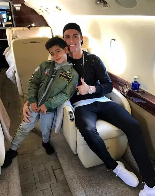 Larawan №2 - Mga bata Cristiano Ronaldo - sino sila? Bilang isang bituin Portuges tatlong beses ay naging isang ama na walang asawa