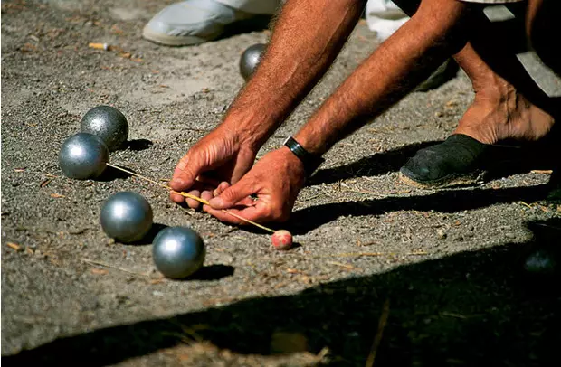 Hejmara wêneyê 3 - Ya din di havînê de çi bike: Fêr bibe ka Petanque çawa bilîze