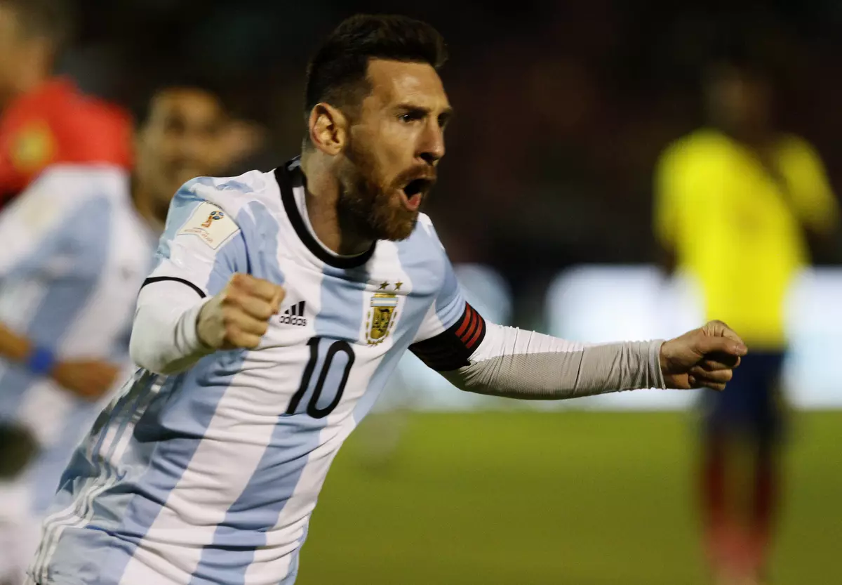 Els fuites Messi canta plens d'un SIP després d'un hat-trick guanyador, que es va retirar de l'equip nacional argentí a la Copa del Món de 2018