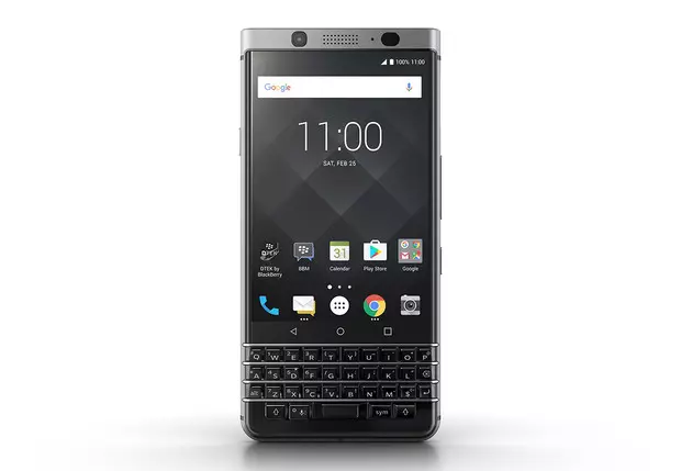 Foto №1 - BlackBerry Keyone of Land Rover C20? Hoe om 'n ongewone slimfoon te koop