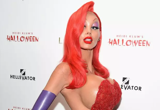 Foto №1 - Lihat apa yang beralih ke Halloween Supermodel Heidi Klum!