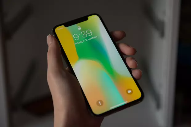 iPhone X - tiyak, punong smartphone ng taon