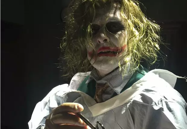 Foto №1 - Médico aceitou o parto na fantasia de Joker!