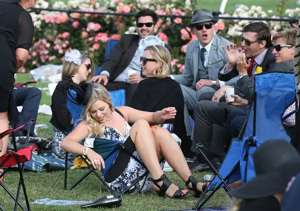 Smeltende foto græder utroligt beruset australiere fra arrangementet Melbourne Cup 123727_18