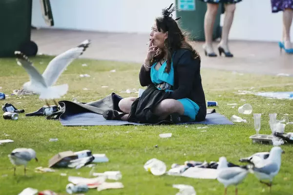 Eritme fotoğrafı, Melbourne Cup etkinliğinden inanılmaz sarhoş Avustralyalılar ağlıyor 123727_5