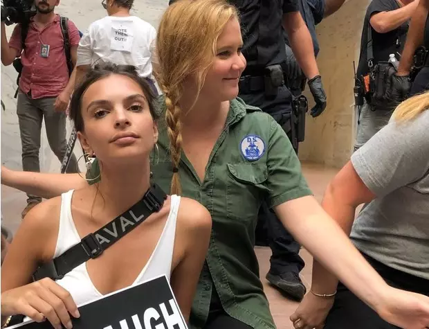 Foto №1 - Emily Ratakovski y Amy Sumer arrestados en la protesta de marzo en Washington