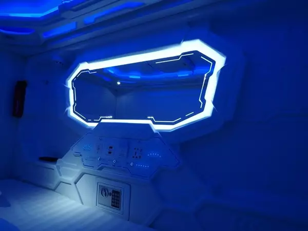 Hotel koji izgleda kao svemirska letjelica otvorena u Rusiji (galerija) 128189_6