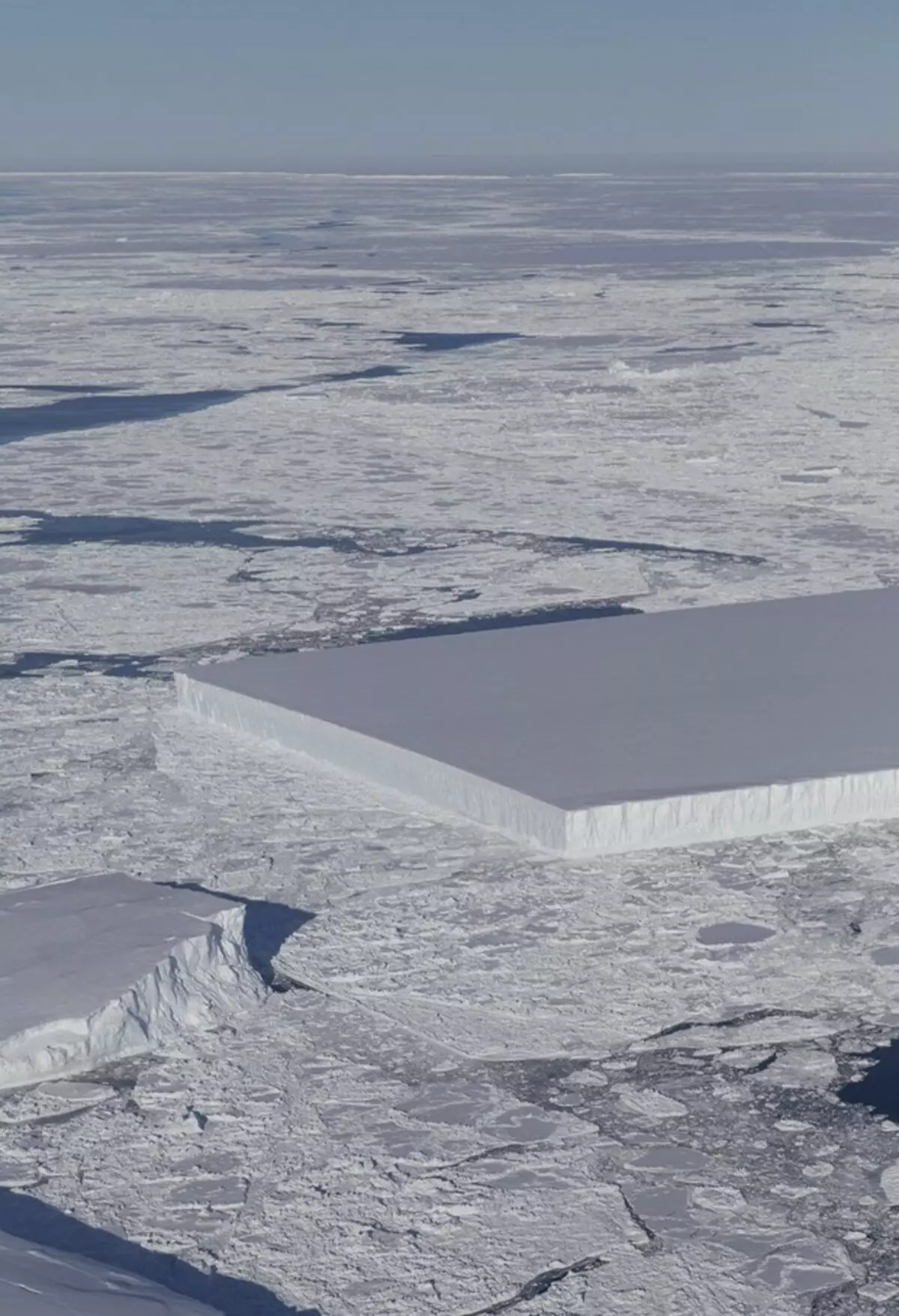 Photo Numéro 2 - NASA a montré un iceberg d'une forme idéale (photo avec enthousiasme