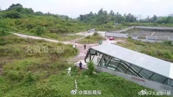 Sa China, ang subway station nga nakit-an sa awaaw 128471_11