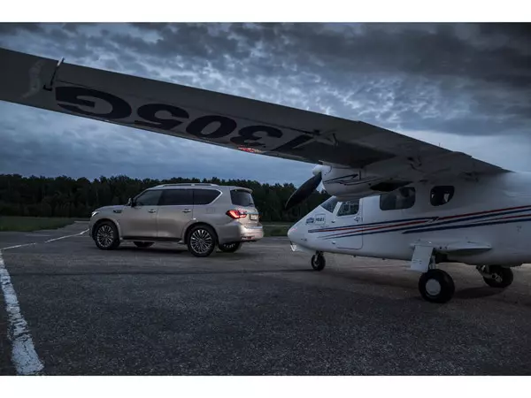 Infiniti qx80: O loʻo manaʻomia e sapalai 128876_13