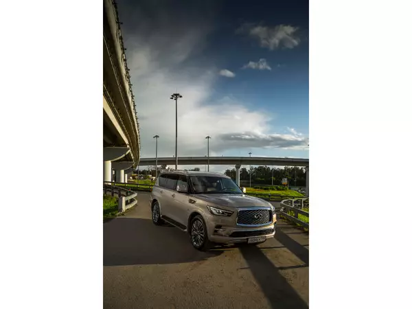 Infiniti QX80: Suplementoj ne bezonas 128876_35