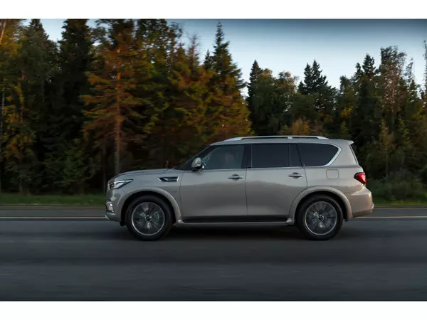 Infiniti qx80: O loʻo manaʻomia e sapalai 128876_45