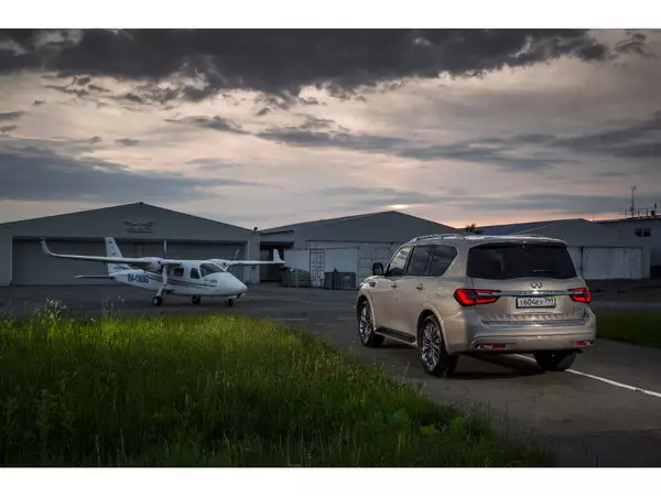 Infiniti qx80: O loʻo manaʻomia e sapalai 128876_66