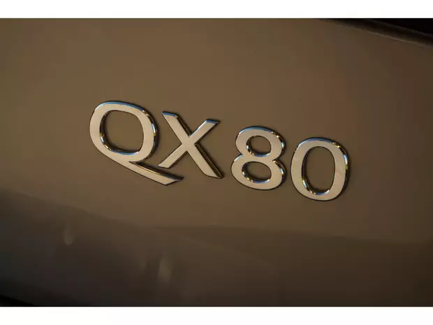 Ata numera 8 - Inniniti QX80: O loʻo faʻaalu e le manaʻomia