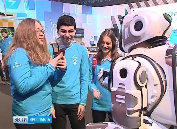 Foto número 3 - A Yaroslavl, a l'exposició va mostrar el robot rus "més modern", molt similar a una persona en un vestit de robot