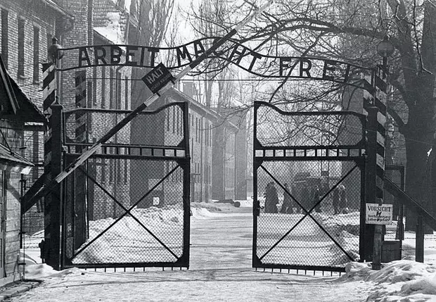 Gate Auschwitz. Post-War skud