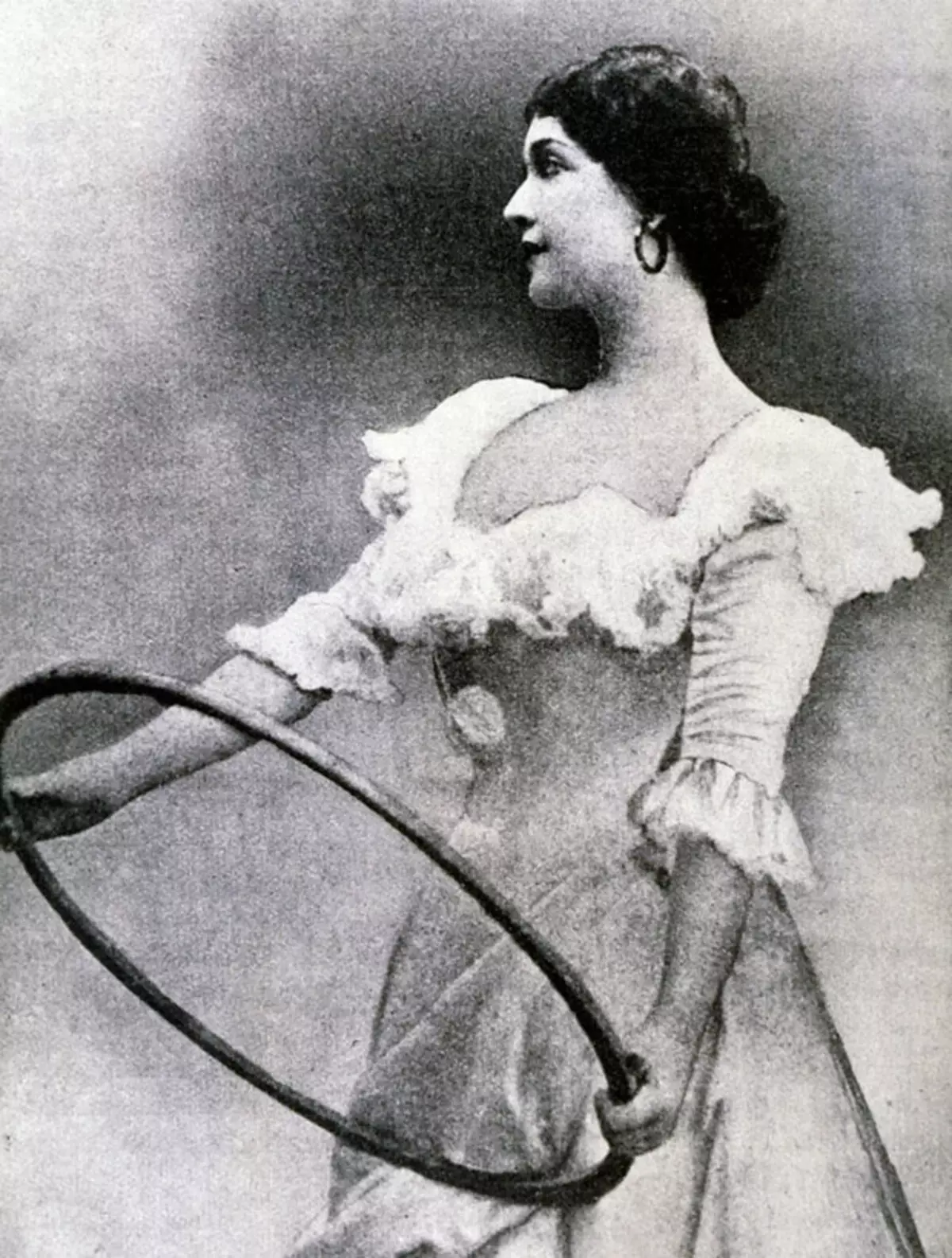 Lina Kawalieri.