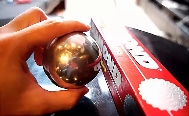 Foto Nomor 5 - Polishing of Foil Balls - Hobi Jepang Populer